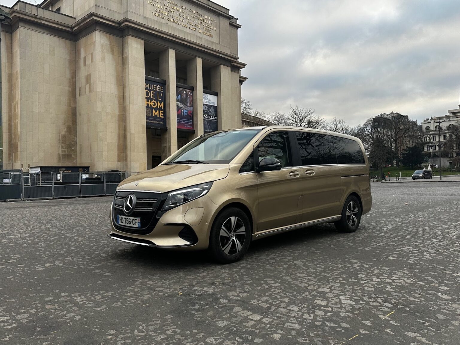 Mercedes-Benz EQV 300 : le van électrique XXL pour un confort sans ...